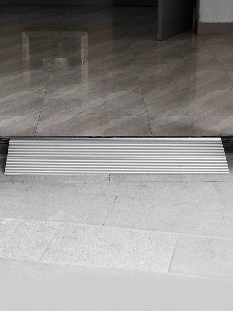 VEVOR Transitions Modular Entry Ramp, 2" Rise Door Threshold Ramp ...